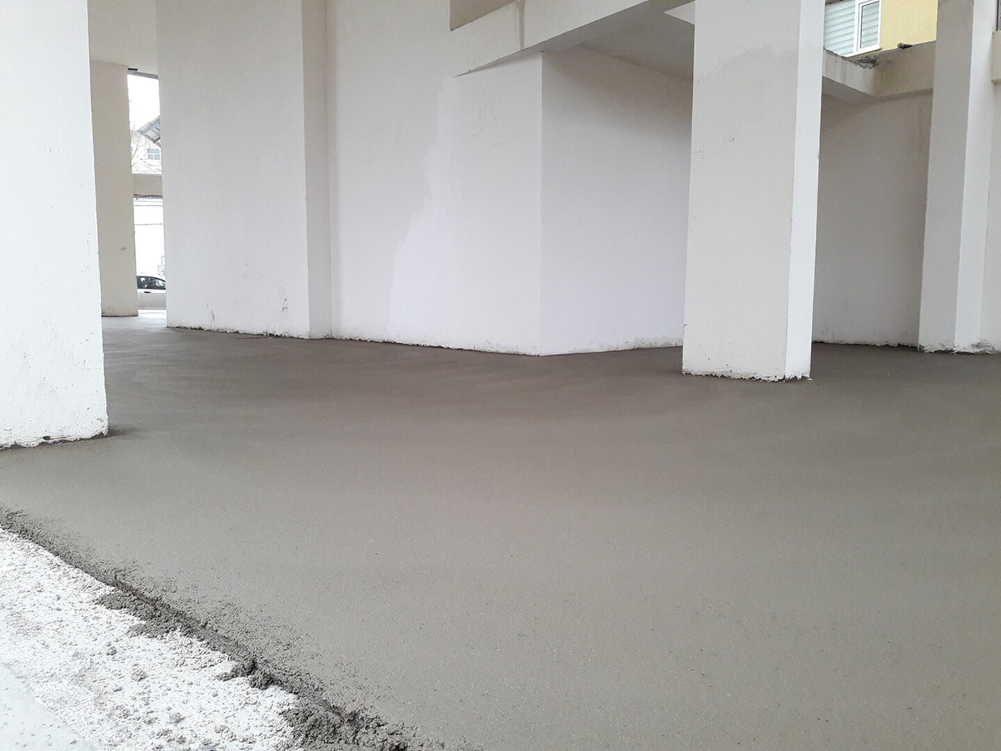 Pre-bagged self-levelling screeds vs. traditional sand and cement ...